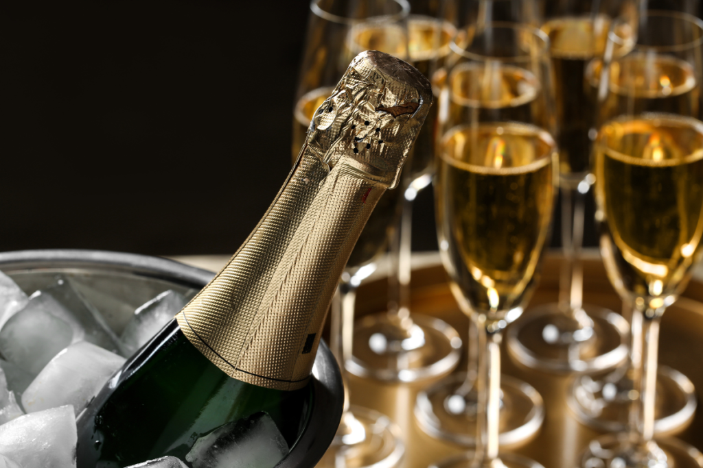Elegant Wedding Inspiration with Champagne and Black Colors