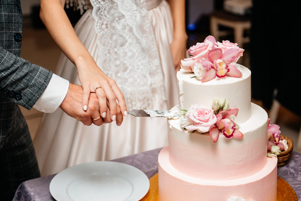 Wedding Cake Cutting: Symbolism and Modern Traditions - All Wedding Ideas