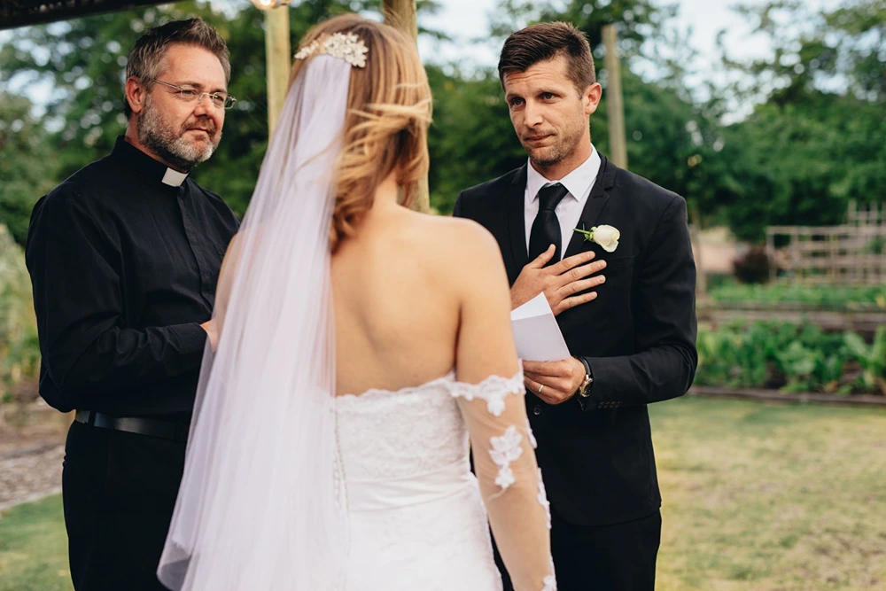 10 Funny Wedding Vows to Make Guests Laugh - All Wedding Ideas